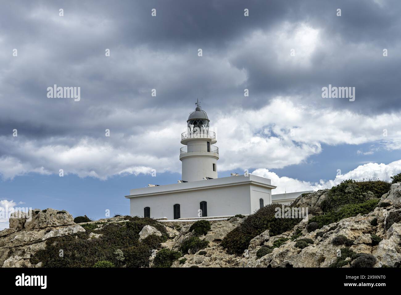 Historic lighthouse overlooks sea hi-res stock photography and images ...