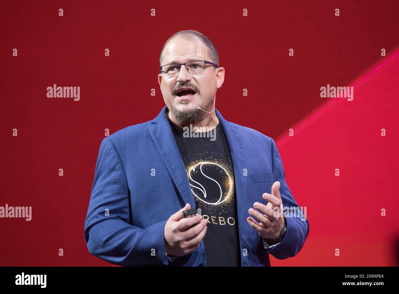 Qualcomm President and CEO Cristiano Amon delivers AI keynote speech in ...