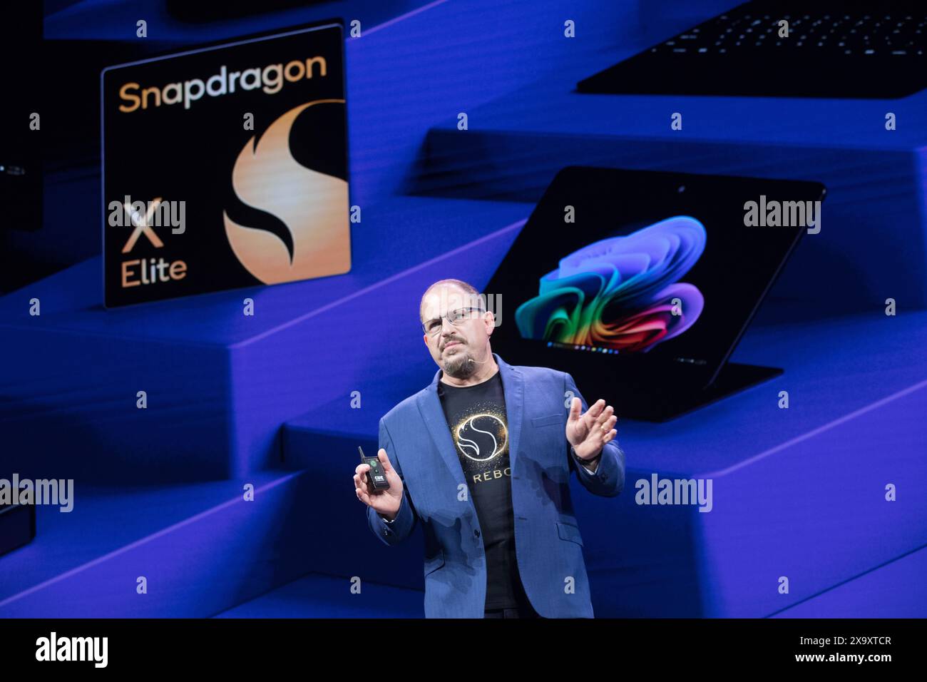 Qualcomm President and CEO Cristiano Amon delivers AI keynote speech in ...