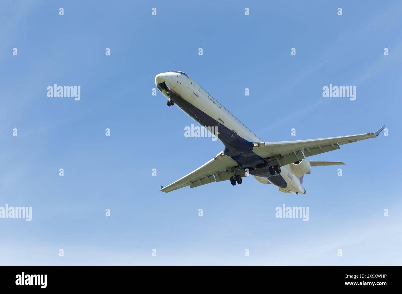 Delta Connection aircraft approaching YUL airport. Montreal,Quebec ...