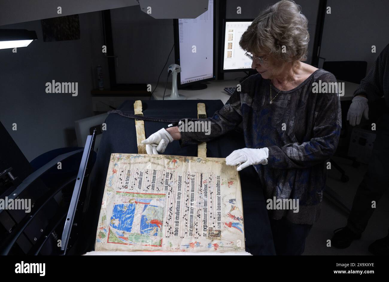 Mainz, Germany. 29th May, 2024. Bettina Dreis aligns a historical choir ...
