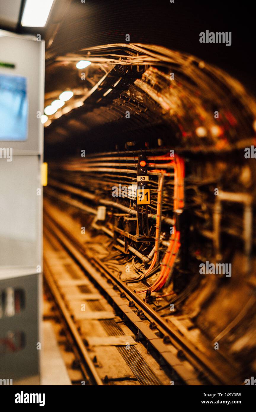 Subway platform abstract hi-res stock photography and images - Alamy