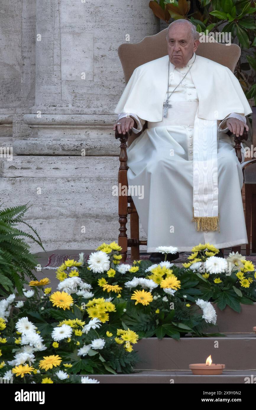Rome, italy, 2 June, 2024. Pope Francis concludes the celebration of ...