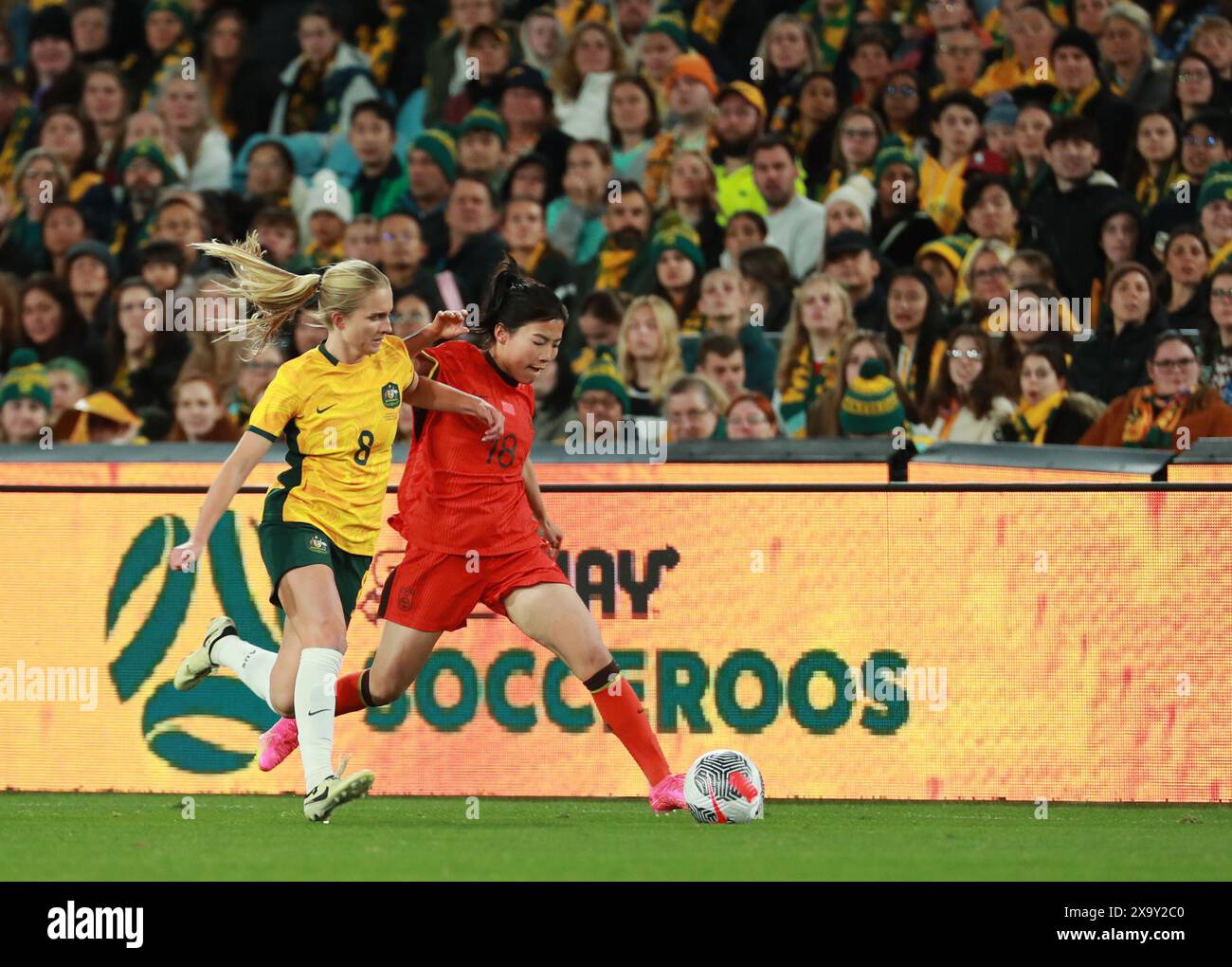 Sydney, Australia. 3rd June, 2024. Shen Menglu (R) of China vies ...