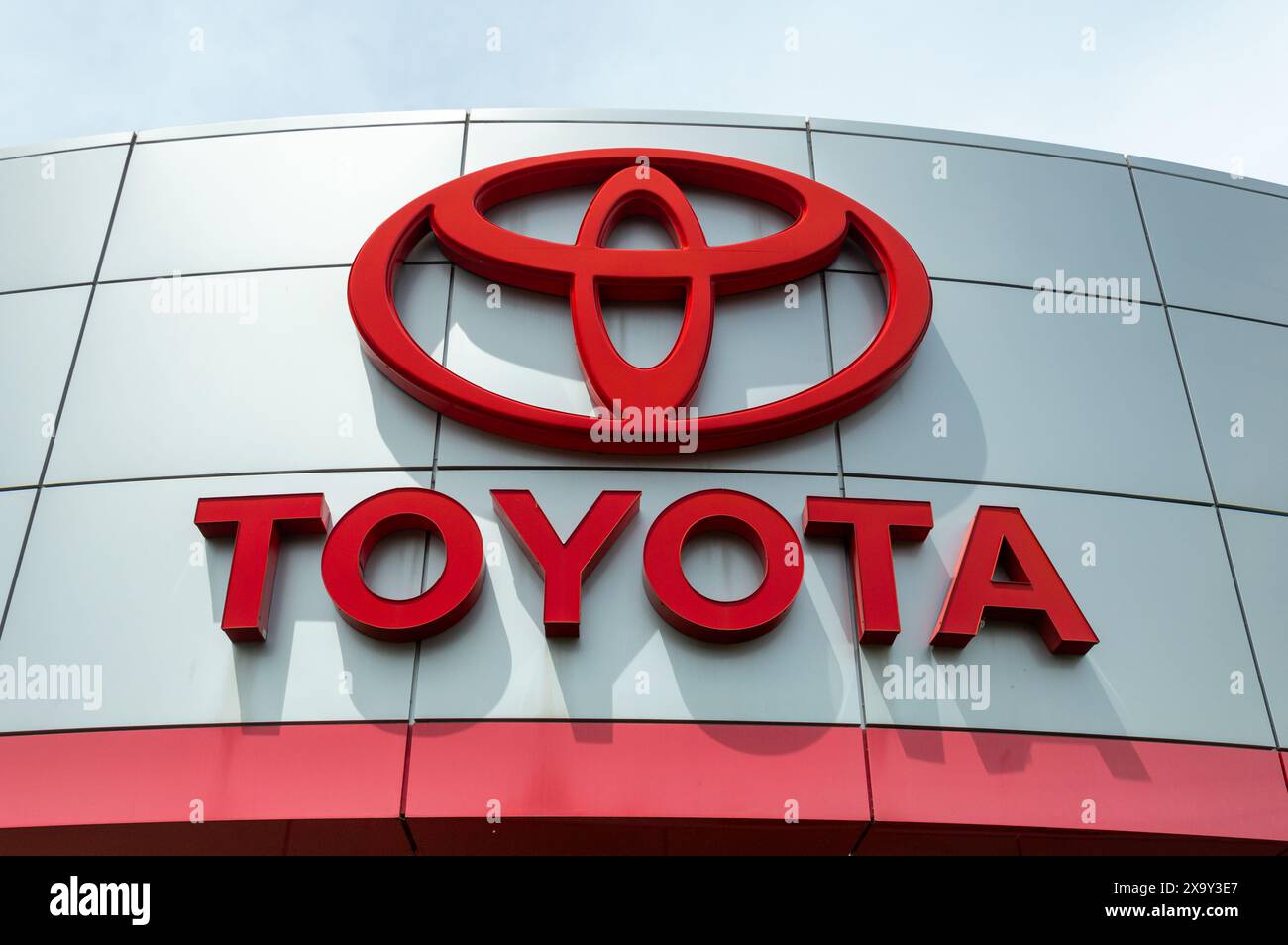 Toyota car dealership exterior hi-res stock photography and images - Alamy