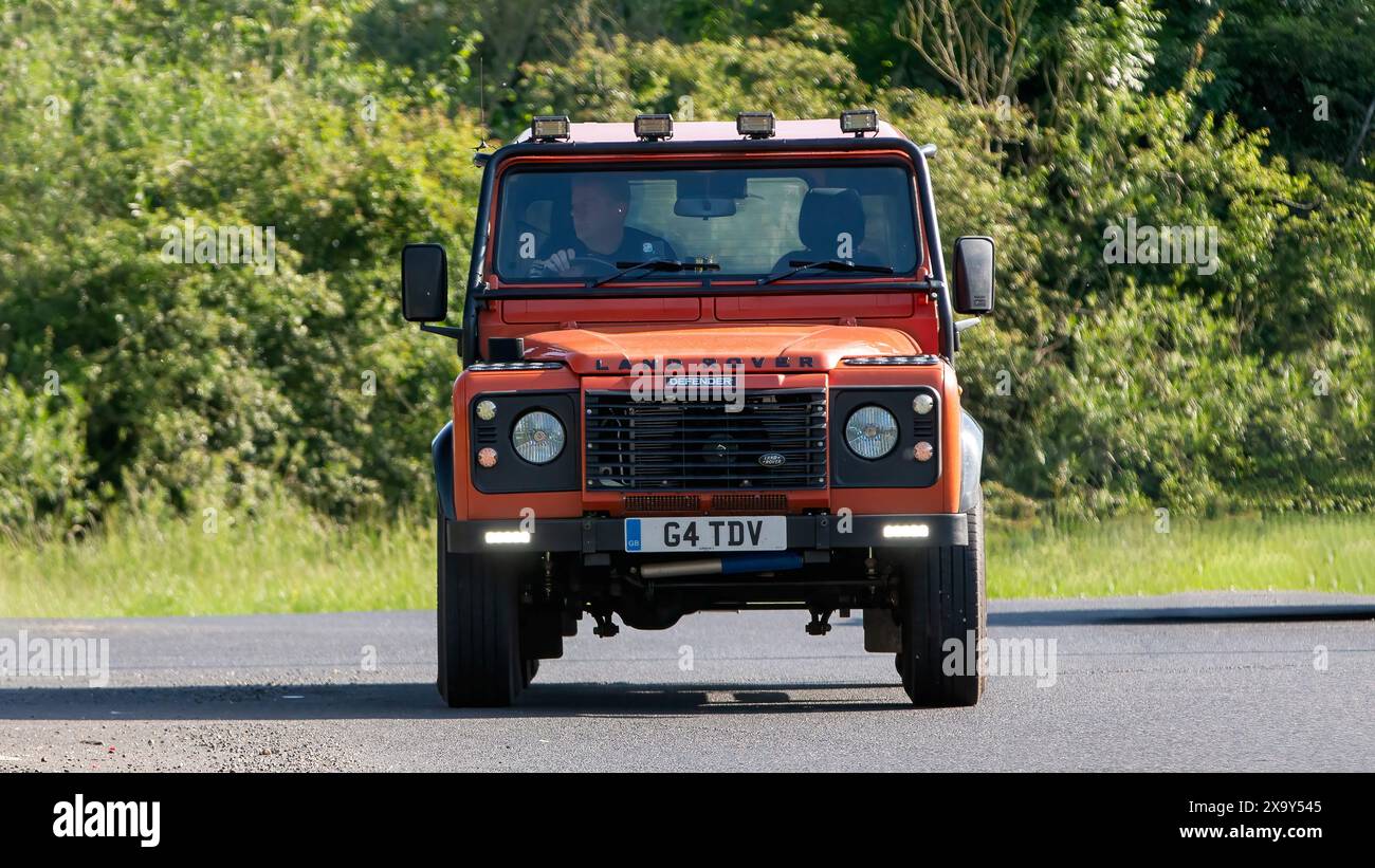 Land rover defender 90 hi-res stock photography and images - Alamy