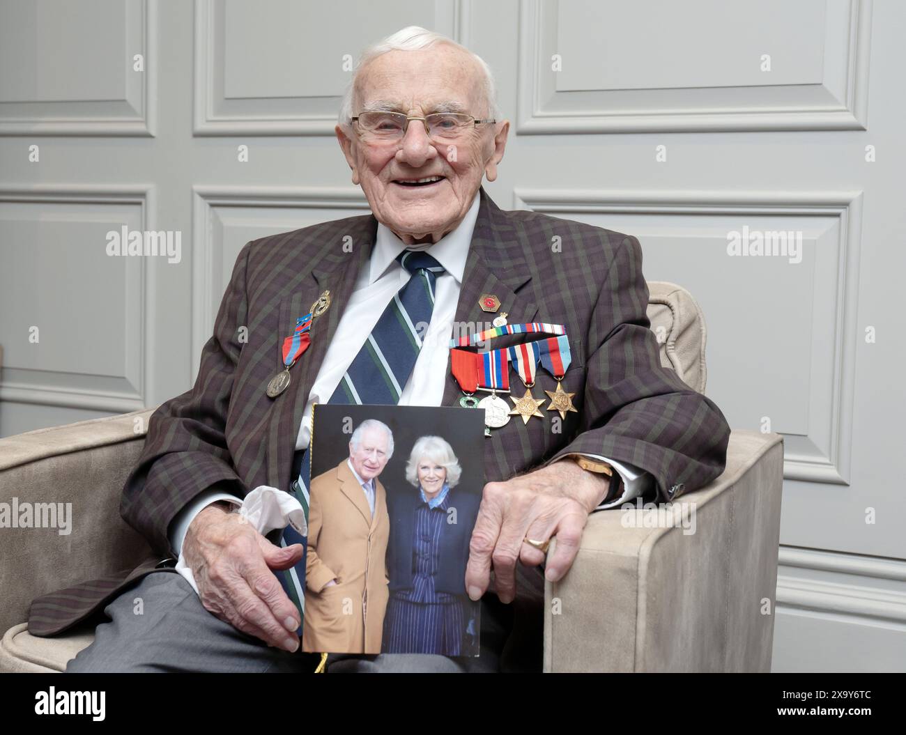 D-Day veteran Eric Suchland celebrating his 100th birthday at Holly ...