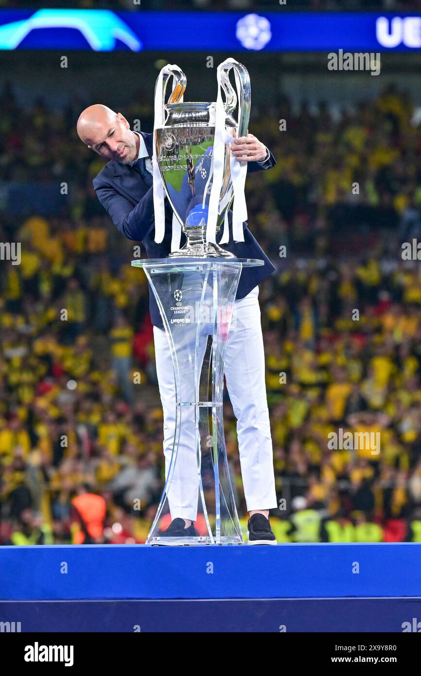 London, England. 01st, June 2024. Zinedine Zidane carries the trophy to ...
