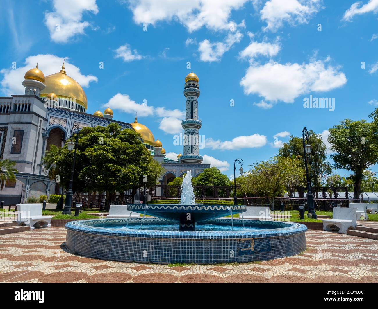 Fountain in the garden of Jame' Asr Hassanil Bolkiah Mosque landmark ...