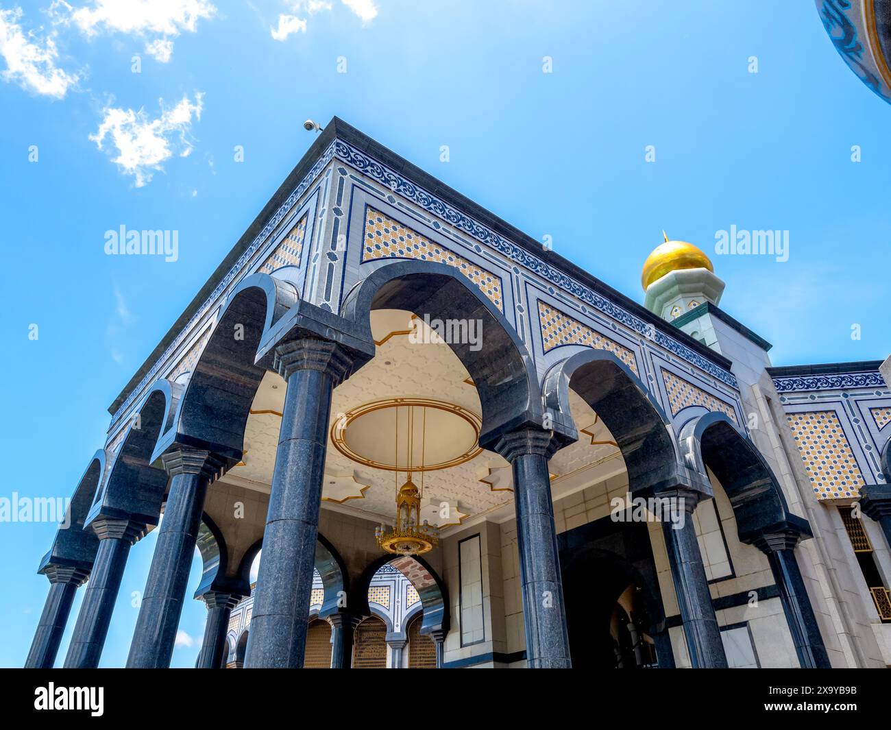 The beautiful view of Jame' Asr Hassanil Bolkiah Mosque architecture ...
