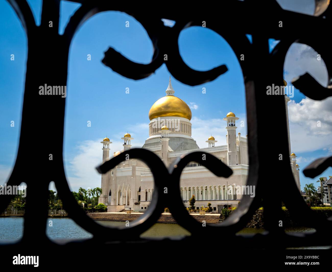 Omar Ali Saifuddien Mosque, named after the 28th Sultan, landmark ...