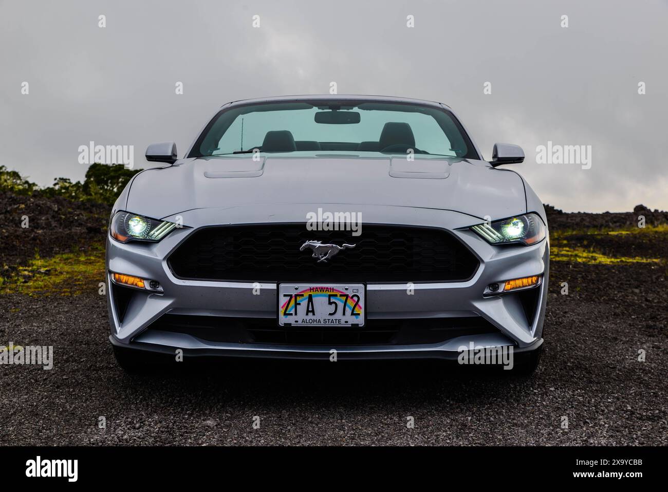 Ford Mustang convertible sportstcar in Hawaii on road Stock Photo - Alamy