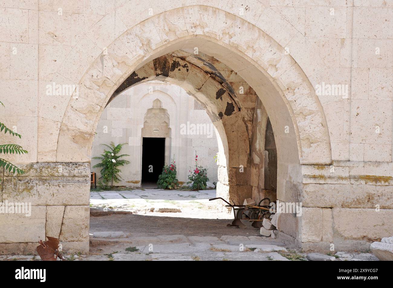 Archways, Sultanhani Caravanserai, Sultanhani, Akseray Province, Turkey ...