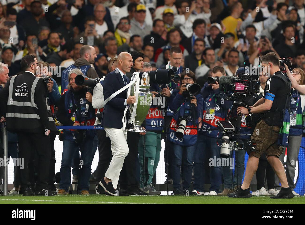 Zinedine Zidane with the UEFA Champions League Trophy - Borussia ...