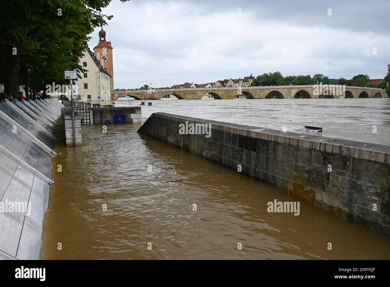 In weiten Teilen Bayerns nimmt der Regen seit Tagen kein Ende. Flüsse und Bäche treten über die ...