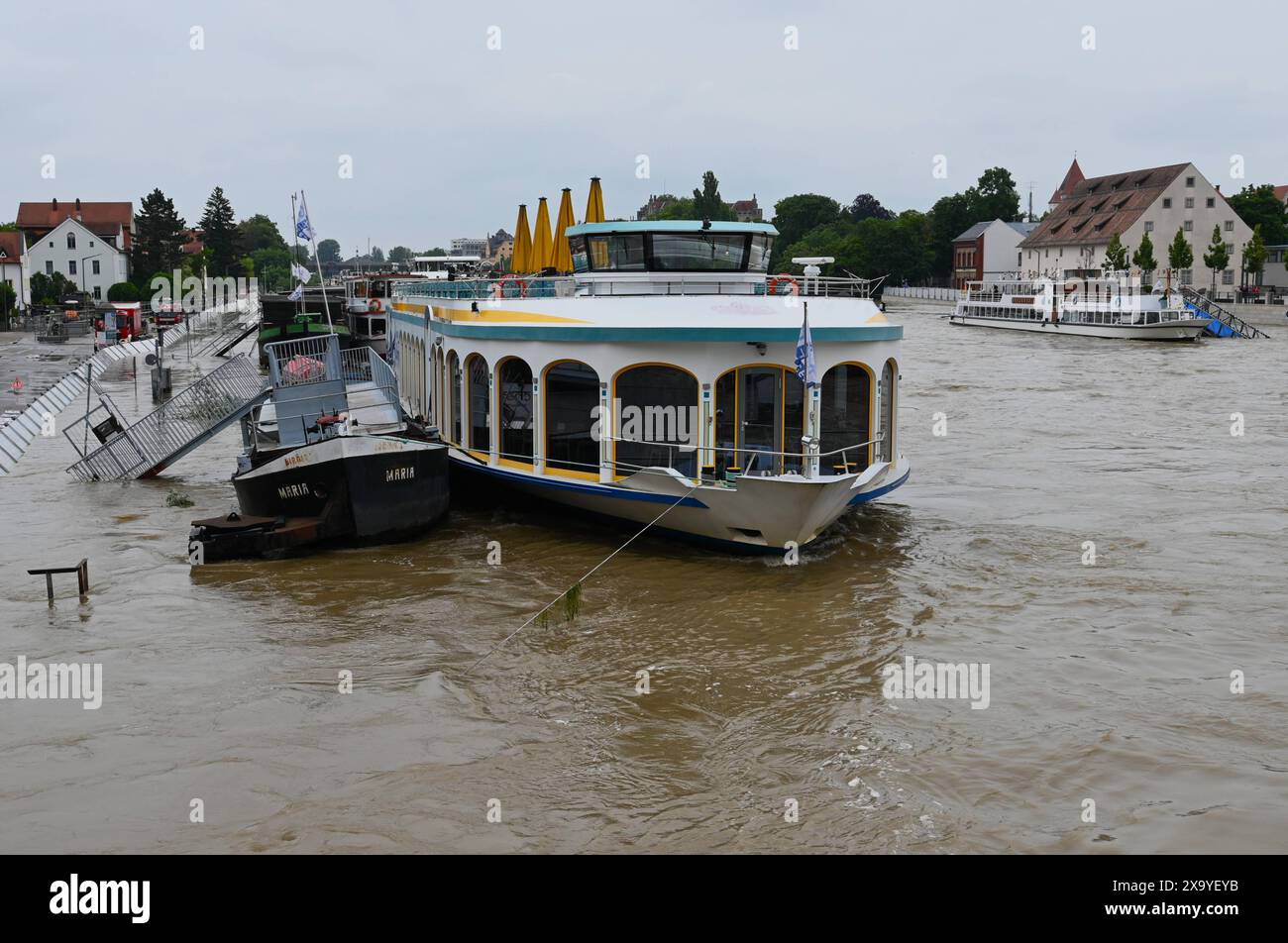 In weiten Teilen Bayerns nimmt der Regen seit Tagen kein Ende. Flüsse und Bäche treten über die ...