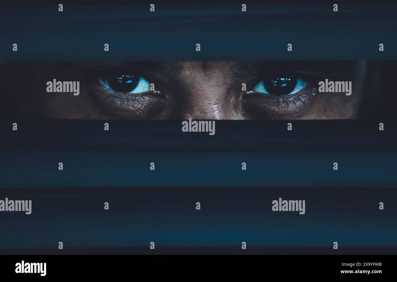 Man peering window hi-res stock photography and images - Alamy