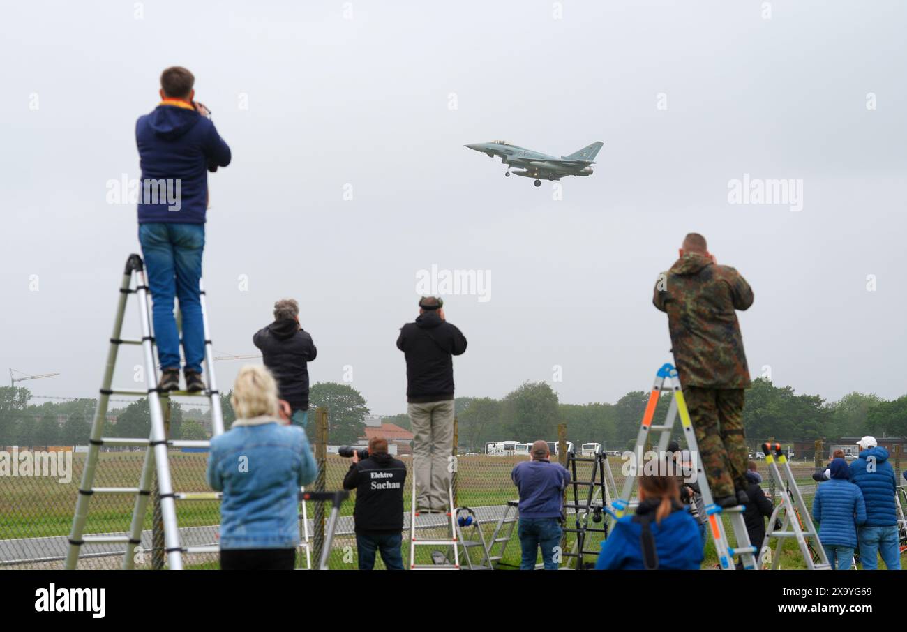 Jagel, Germany. 03rd June, 2024. Plane spotters photograph a Bundeswehr ...