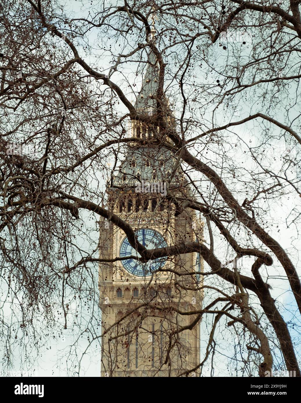The Big Ben clock tower overlooking London cityscape Stock Photo - Alamy