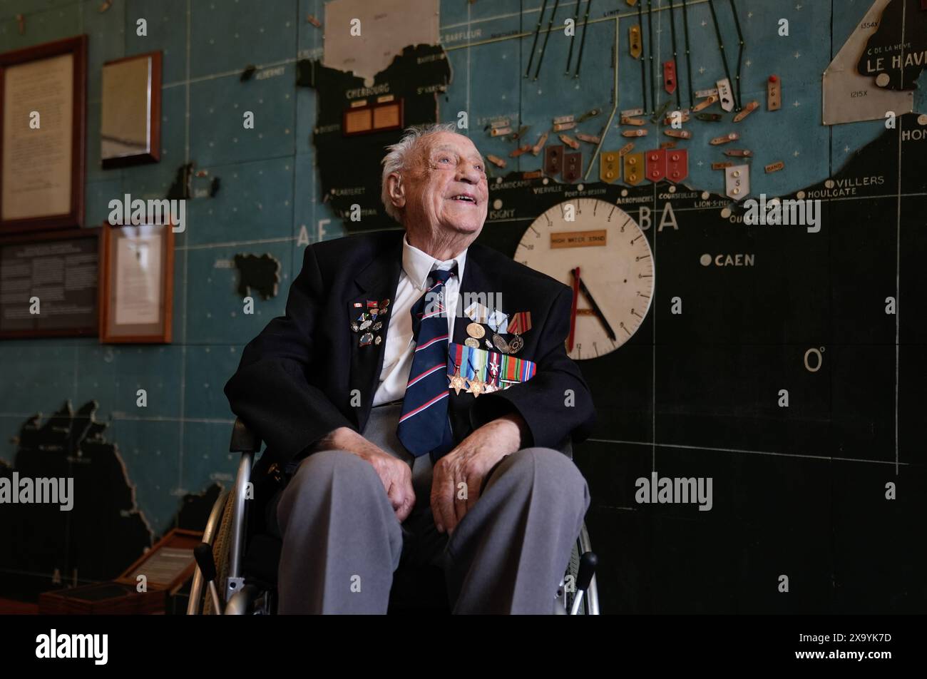 D day map room hi-res stock photography and images - Alamy