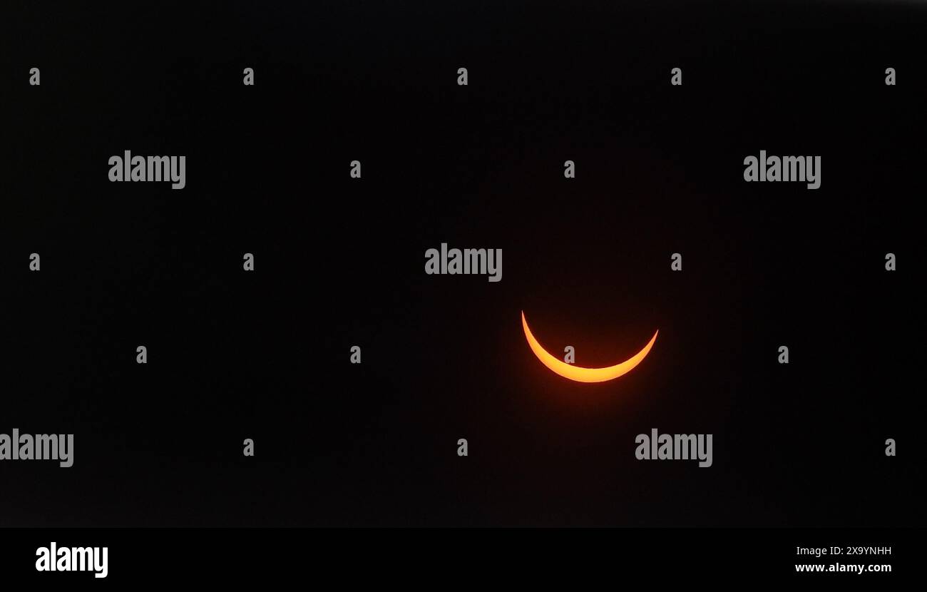 Darkened crescent moon hi-res stock photography and images - Alamy
