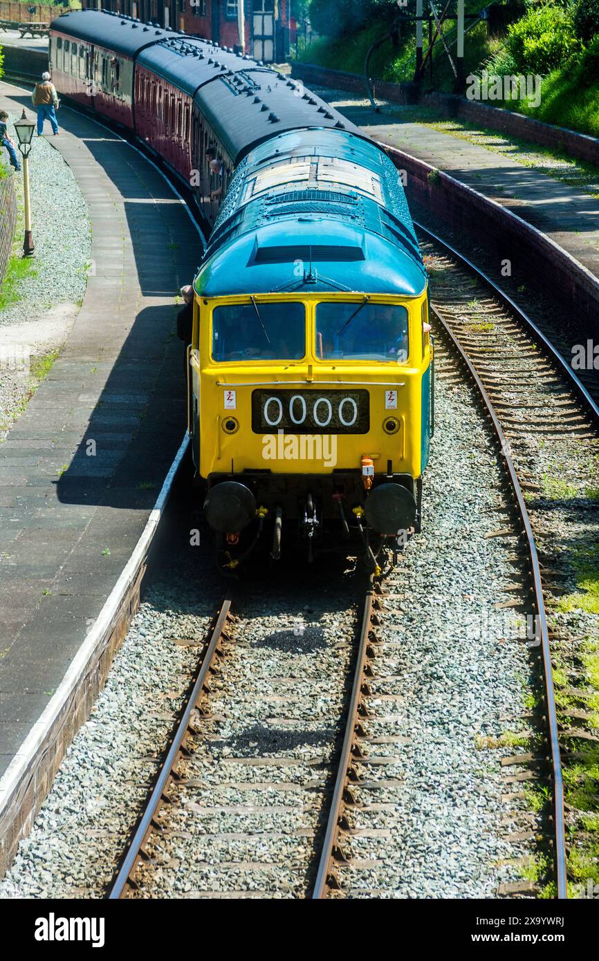 Class 47 diesel locomotive and train departs Llangollen Station Stock ...