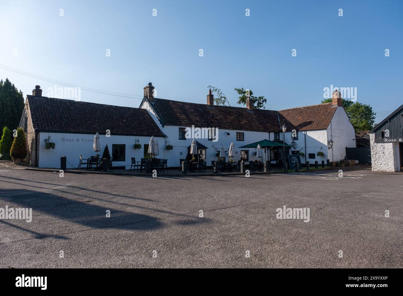 The old rose and crown hi-res stock photography and images - Alamy