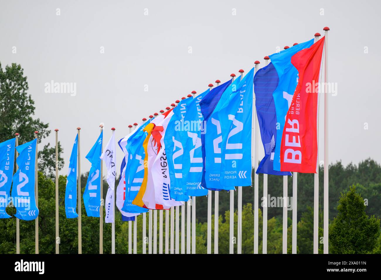 Bunte Fahnen der ILA und BER, Messe Berlin wehen im Wind, GER, Berlin ...
