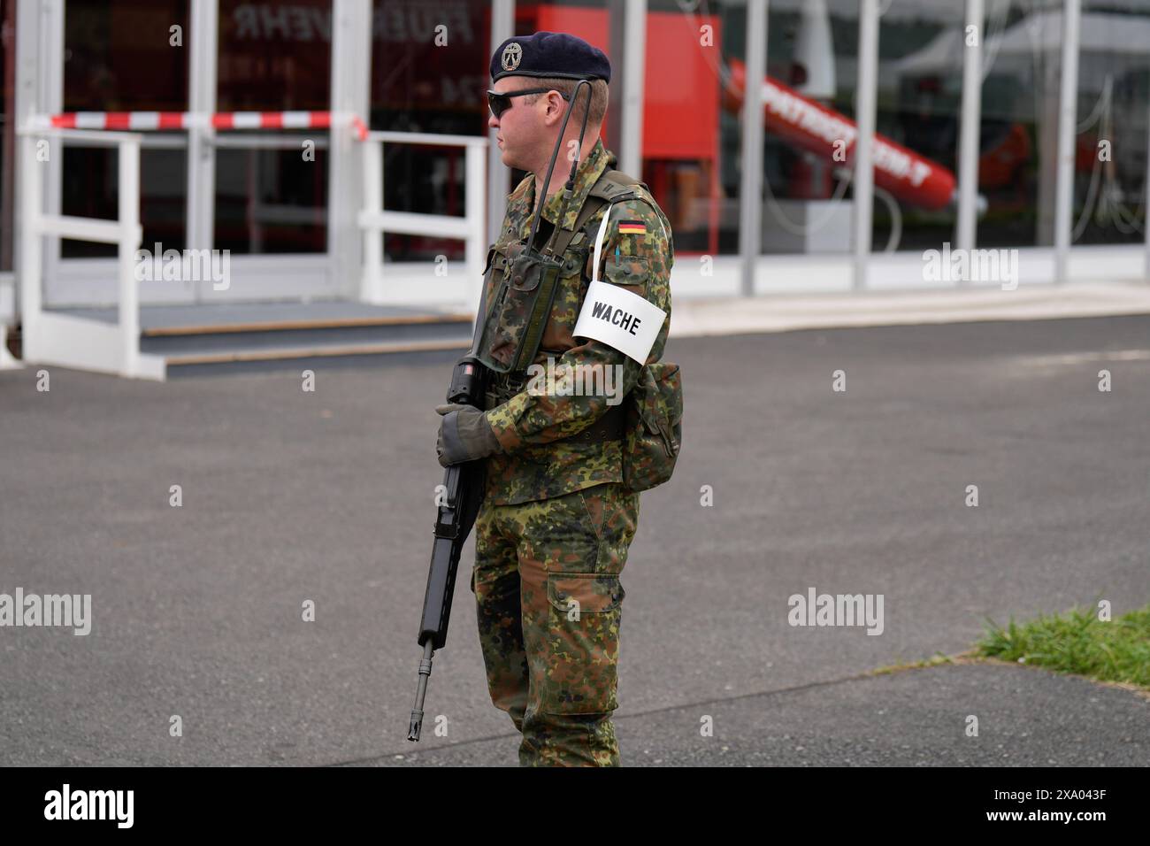 ILA Messe, Bundeswehr, Soldat mit Maschinengewehr ILA Messe, Bundeswehr ...