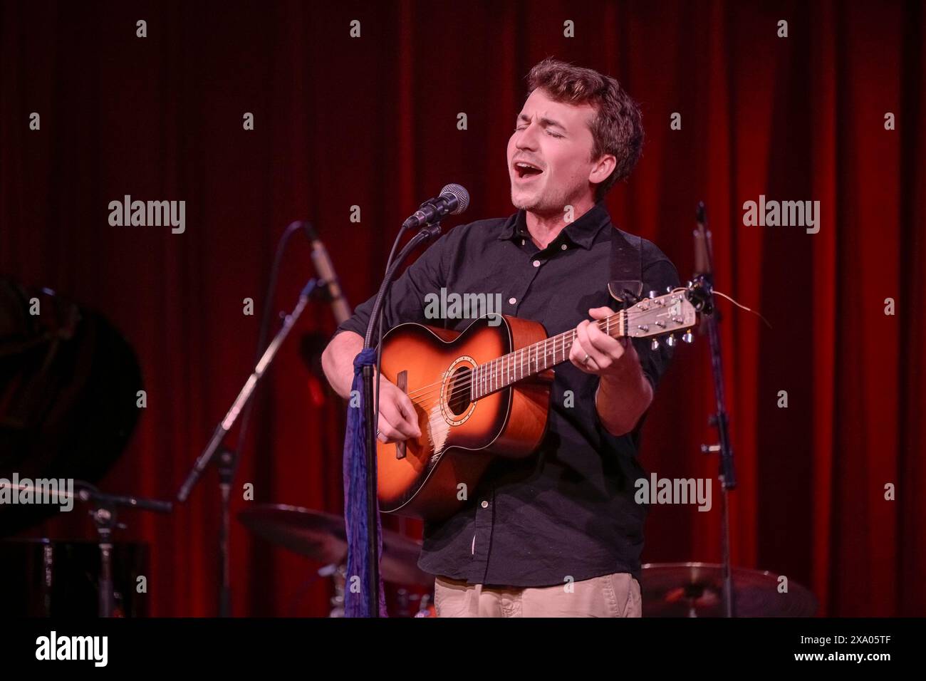 Luke Wallace, Rogue Folk Club, Vancouver, British Columbia, Canada ...