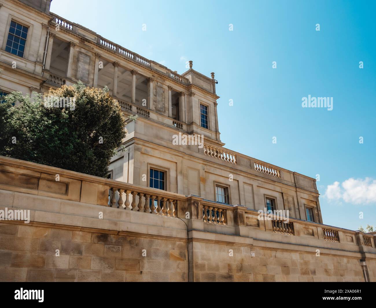 The historic Chatsworth Manor house in the heart of the Derbyshire ...