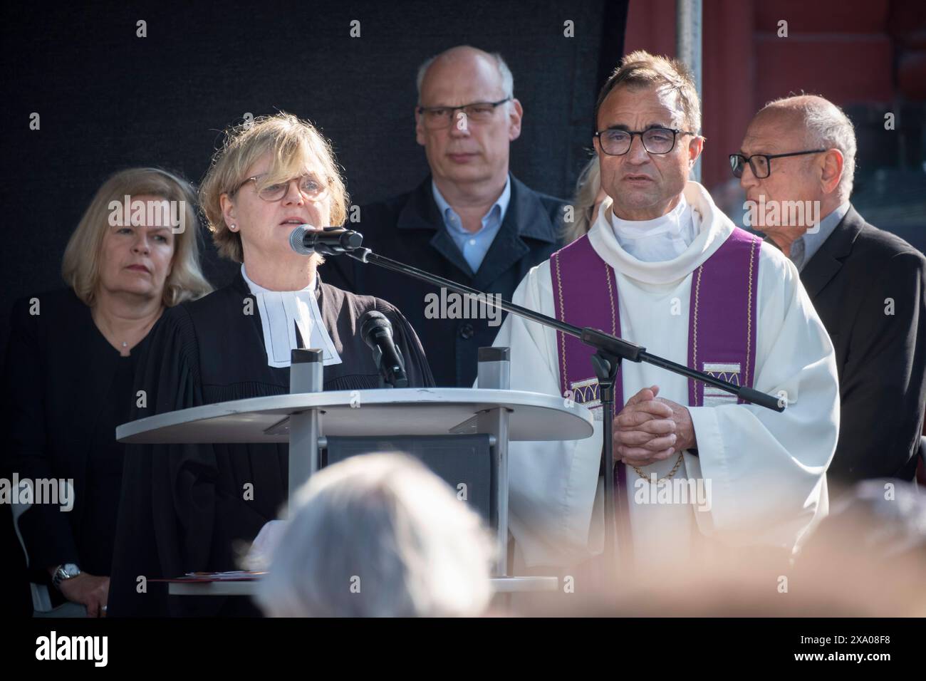 Trauer um einen 29-jaehrigen Polizeibeamten, der nach einer Messerattacke in Mannheim gestorben ...