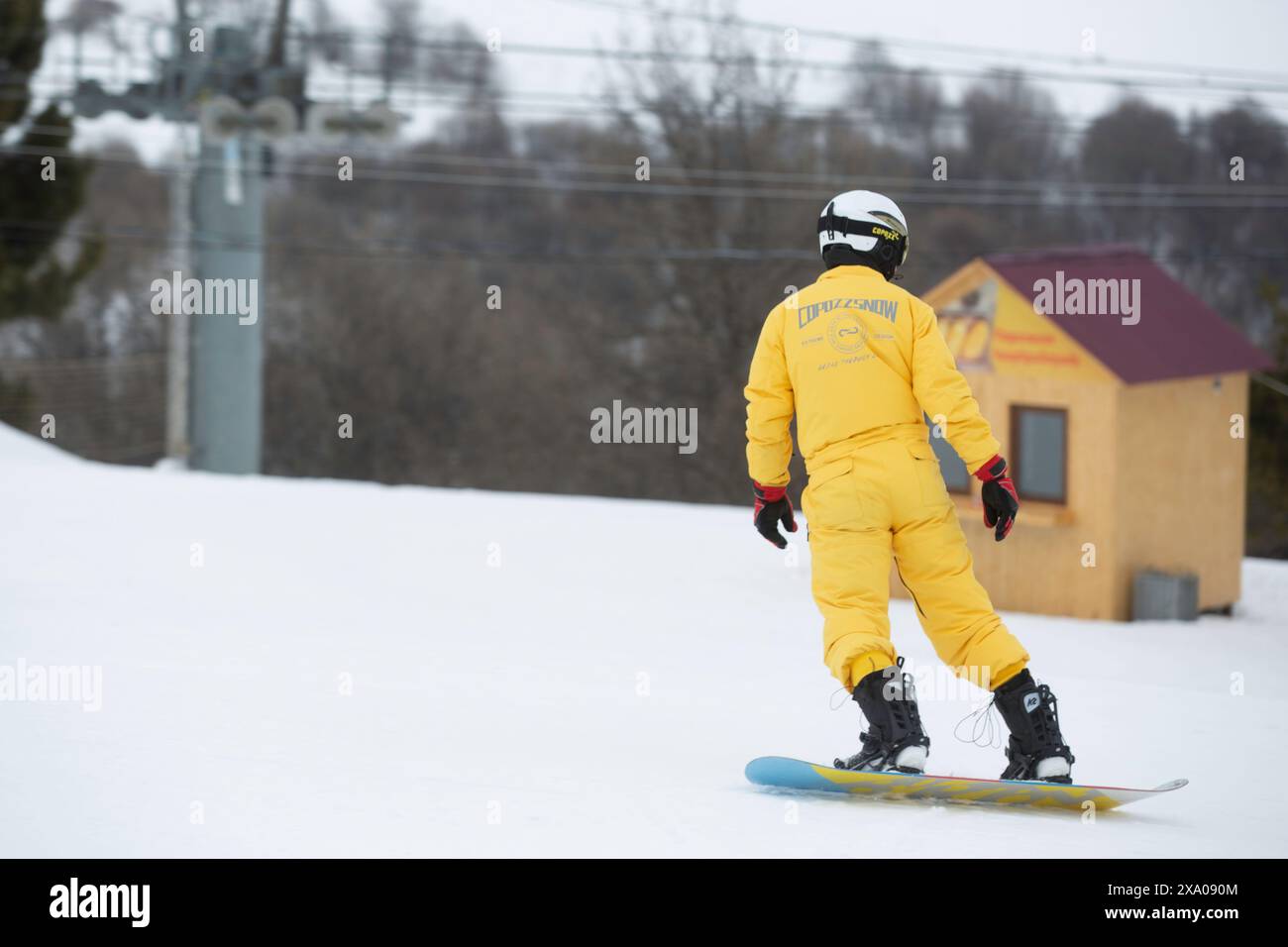 Snowboarder carving on alpine slope hi-res stock photography and images ...