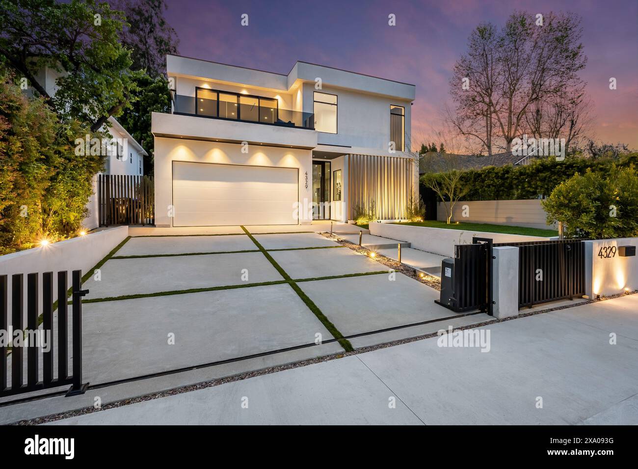 Modern desert architecture hi-res stock photography and images - Alamy