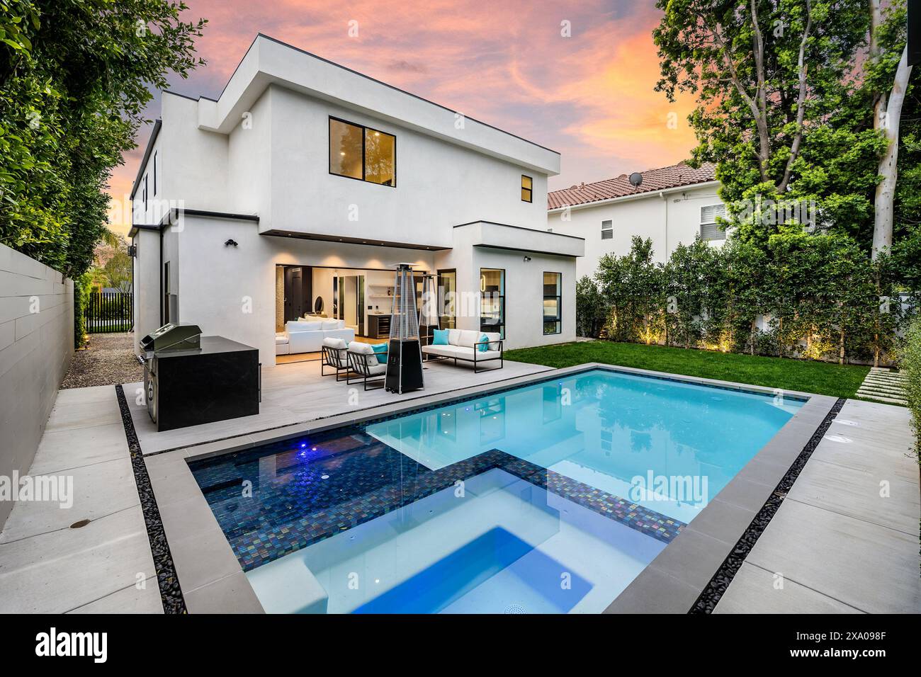 Outdoor lounge area sunbeds hi-res stock photography and images - Alamy