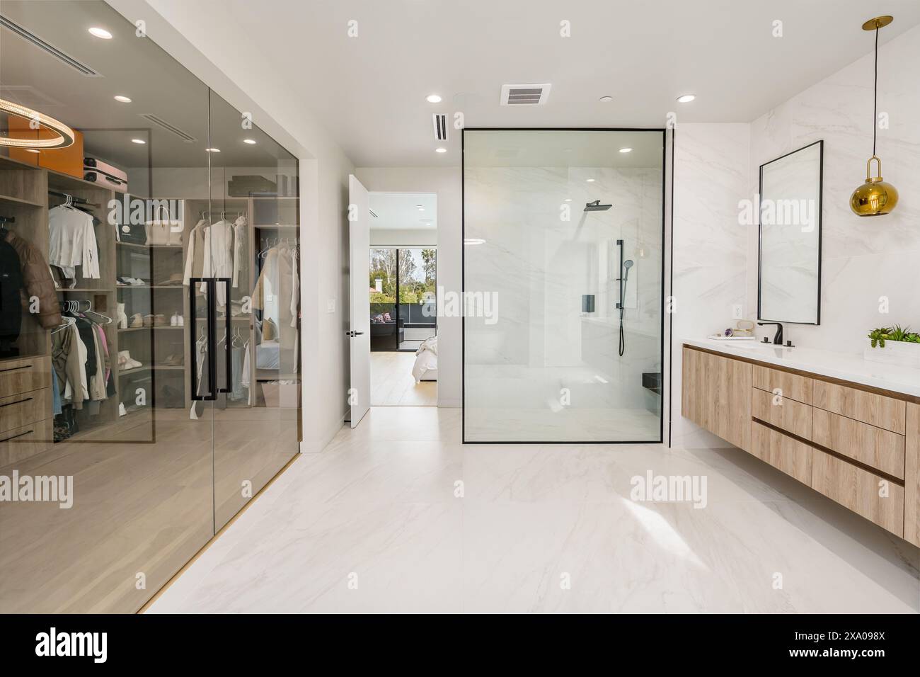 Modern walk in closet hi-res stock photography and images - Alamy