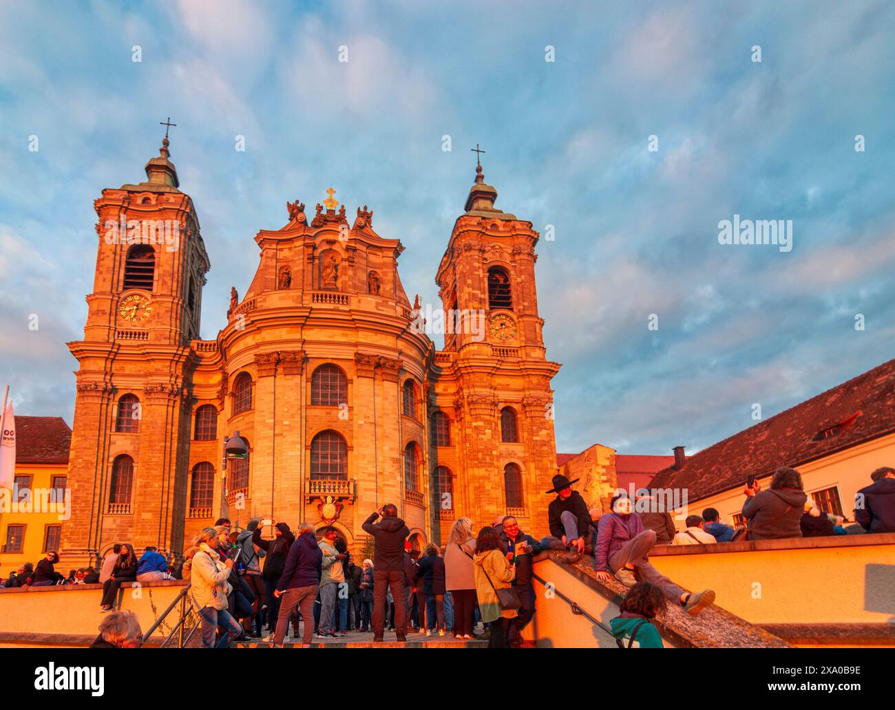 Weingarten: Basilica of St. Martin, people wait for the start of the ...
