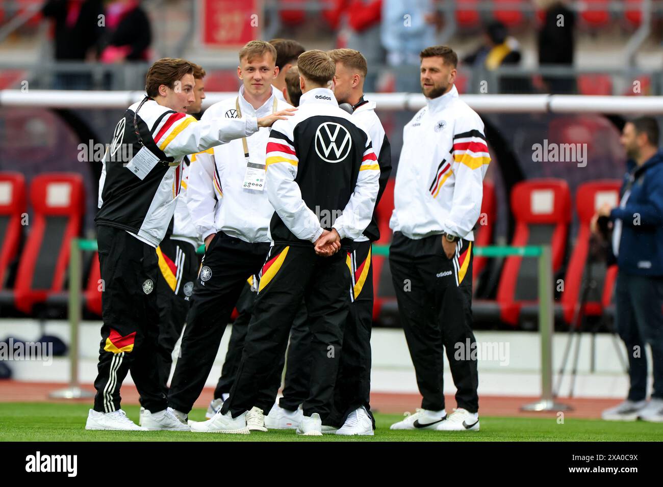 Team inspect pitch hi-res stock photography and images - Alamy