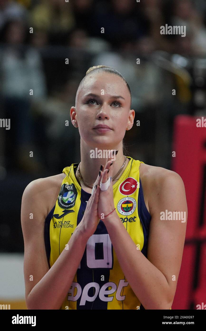 ISTANBUL, TURKIYE - NOVEMBER 24, 2023: Arina Fedorovtseva in Vakifbank ...