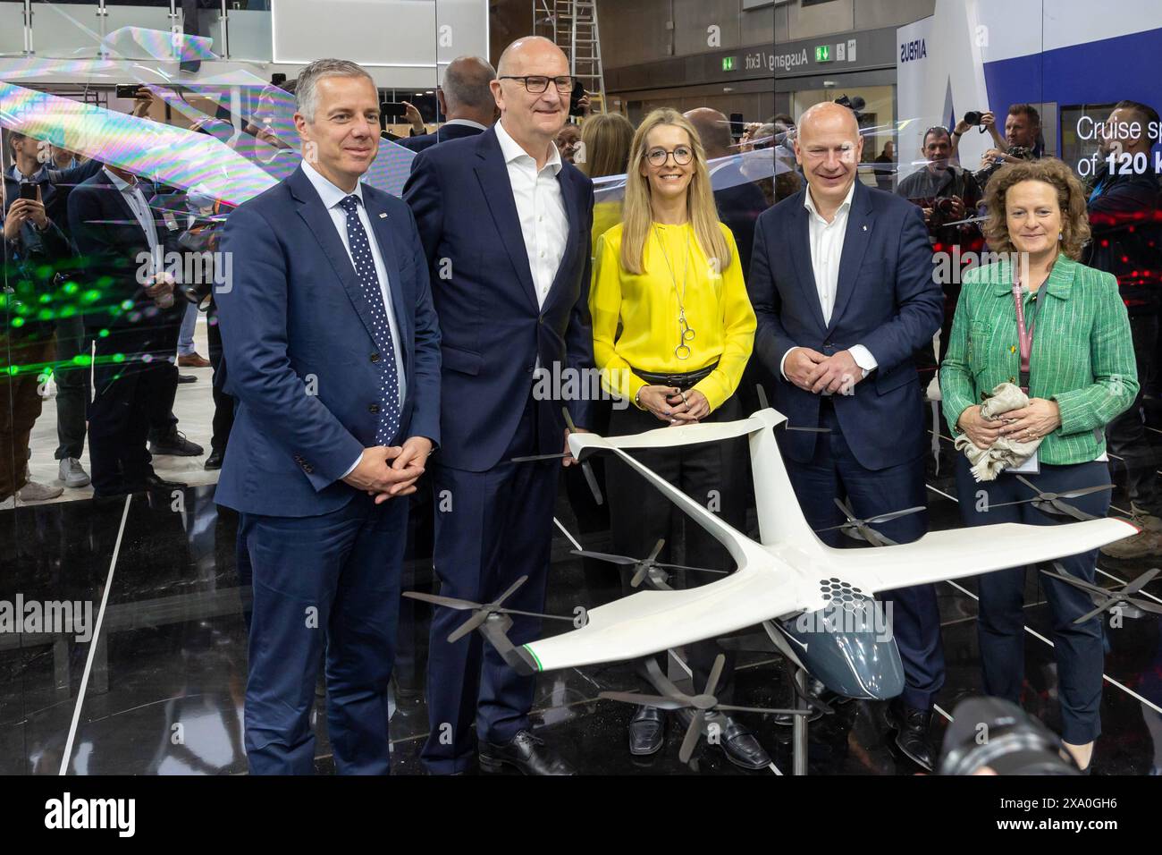 ILA Berlin 2024 - Presserundgang Presserundgang am Stand von Airbus vor dem Start der ILA 2024 ...