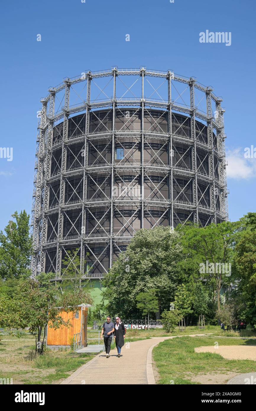Gasometer, EUREF-Campus, Schöneberg, Berlin, Deutschland *** Gasometer ...