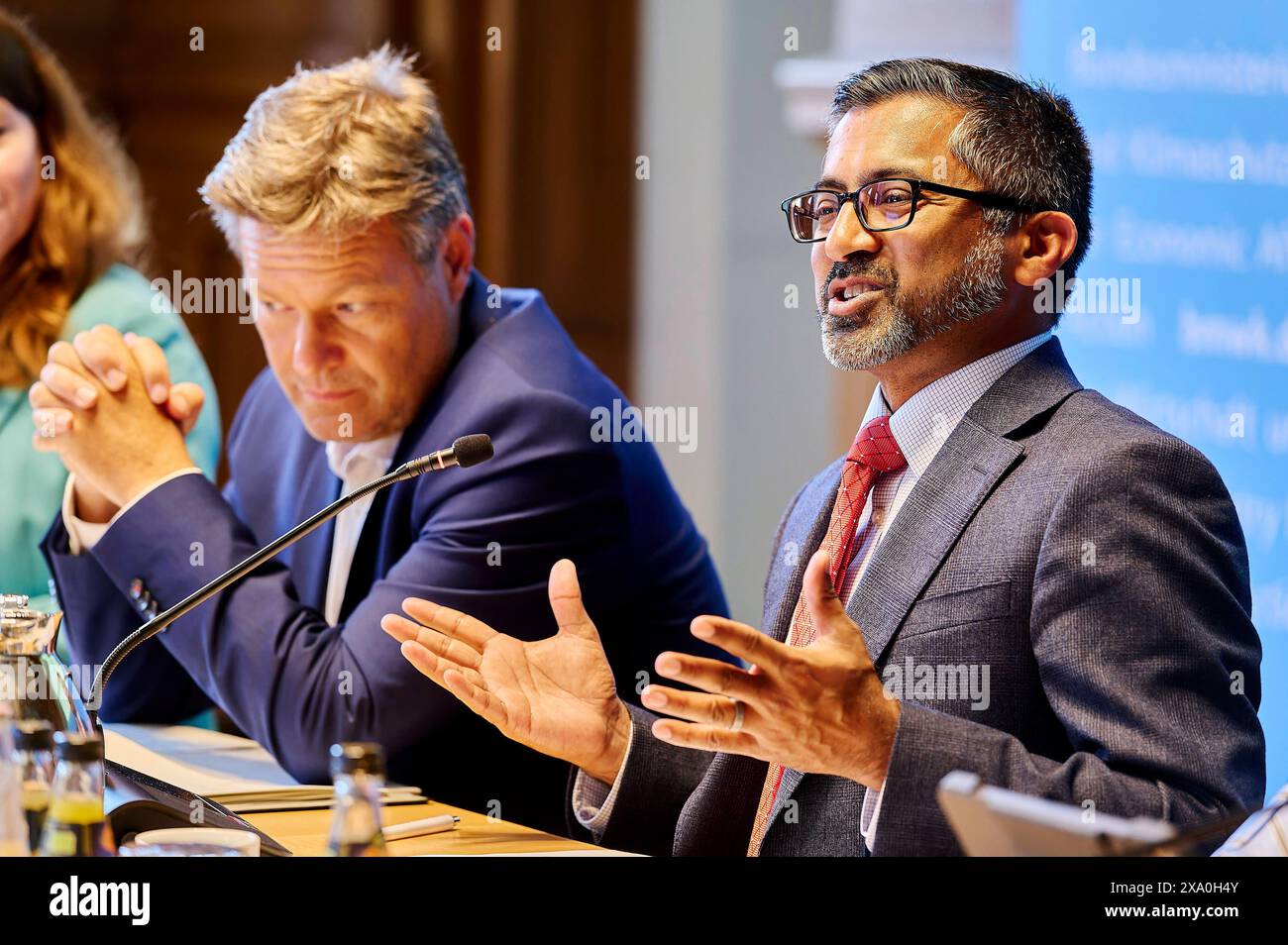 Habeck Parikh - US-German Space Dialogue im BMWK EUR, Deutschland ...