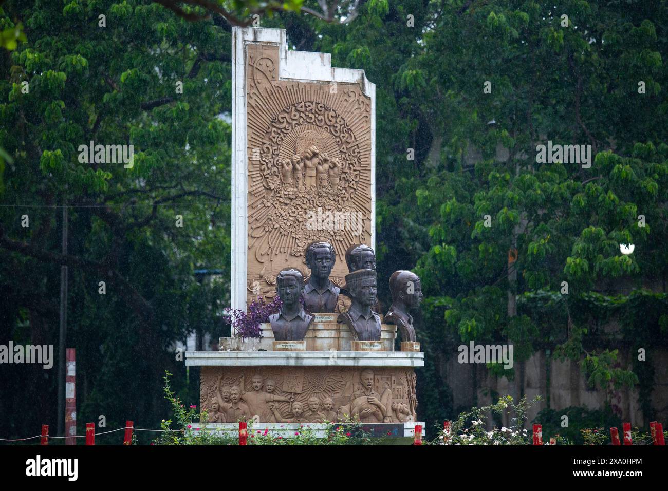 A language martyrs' memorial sculpture called 'Moder Gorob' at Bangla ...