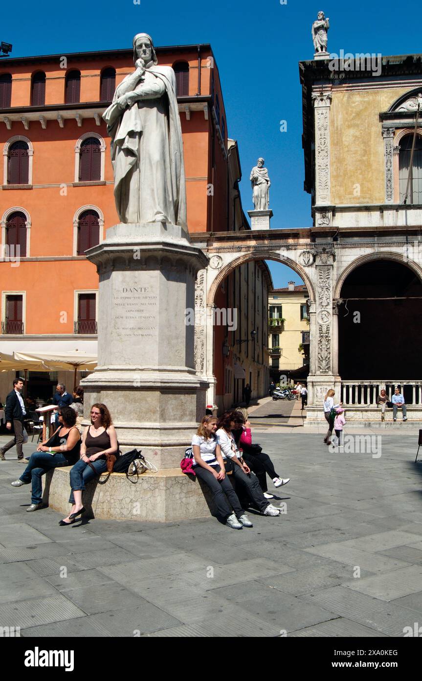 Italy, Veneto, Verona, Dei Signori Square, Monument to Dante Aighieri ...