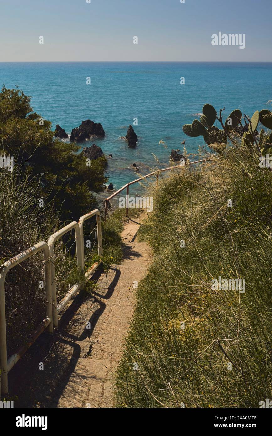 Pathway promenade hi-res stock photography and images - Alamy