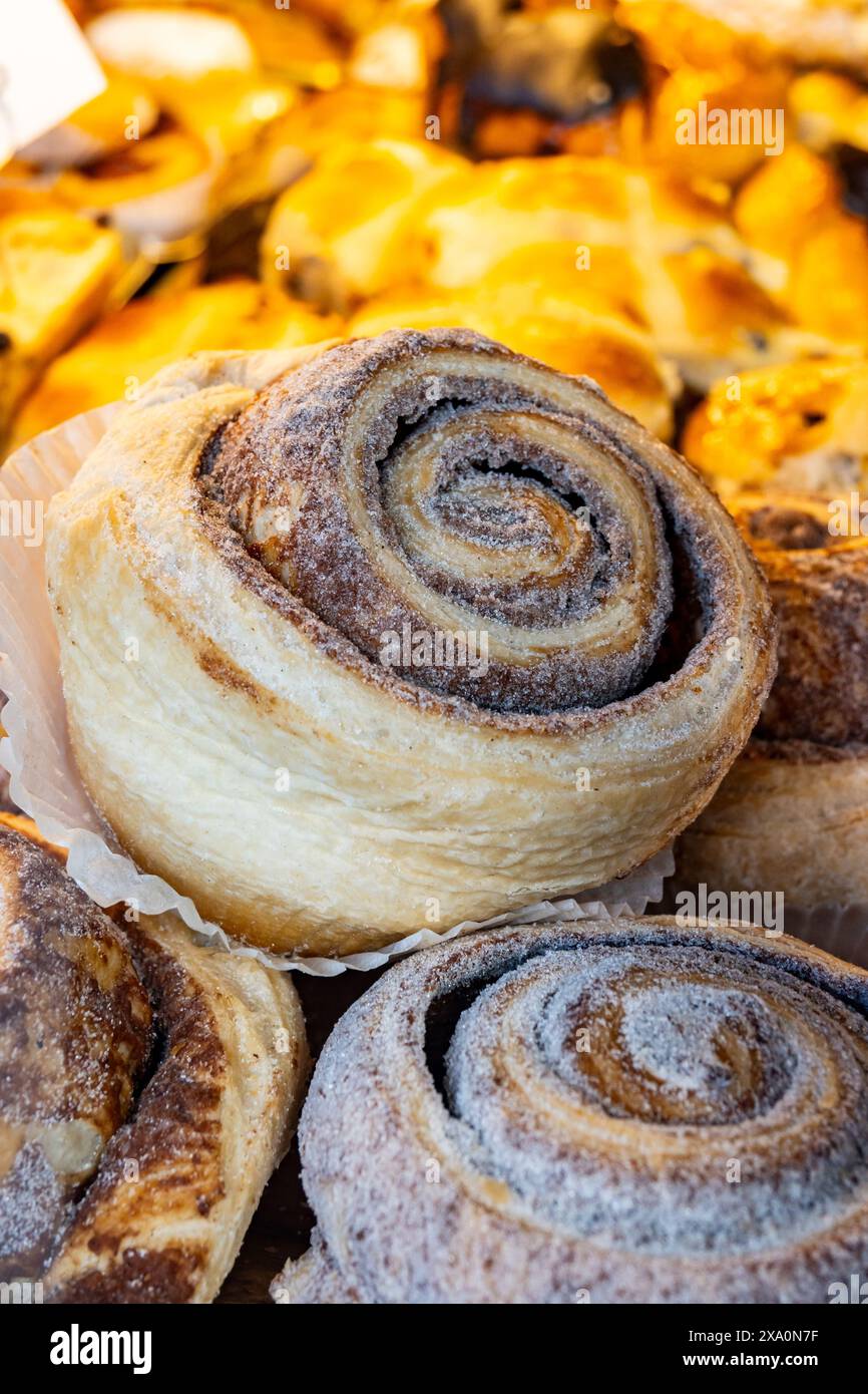 Fresh baked tasty american chinnamon rolls buns on food market Stock ...