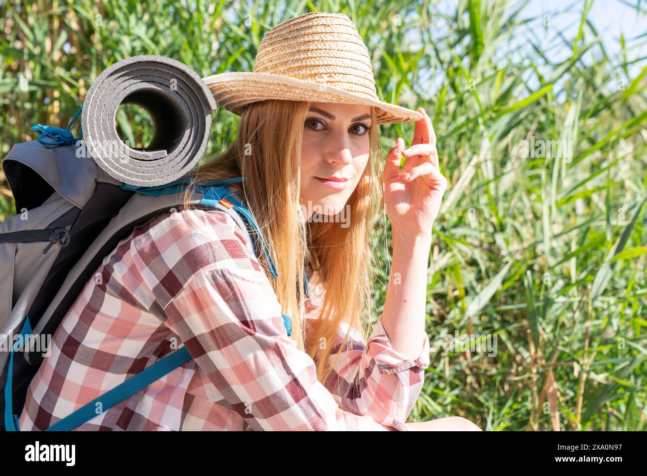 portrait of a backpacking woman Stock Photo - Alamy