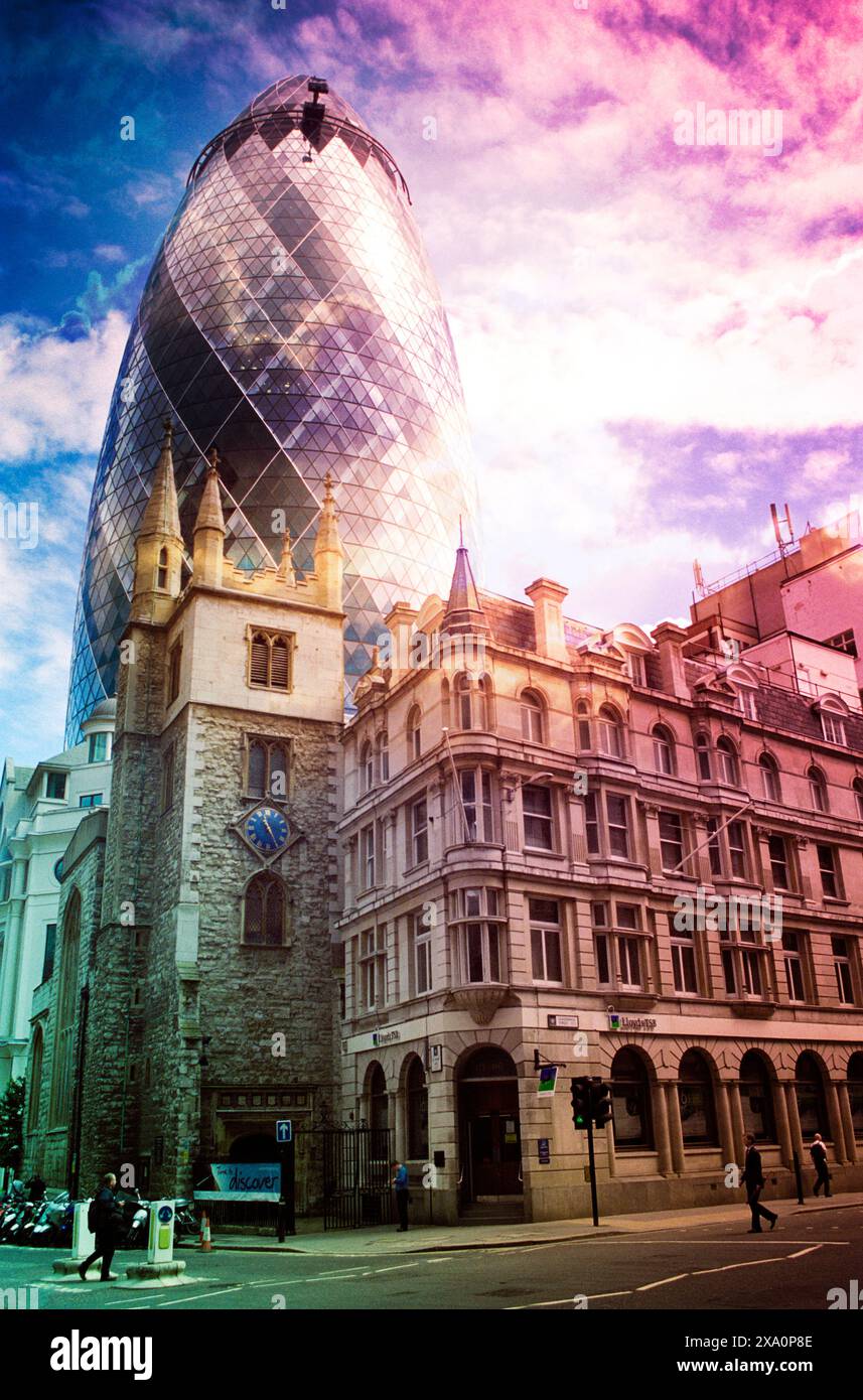 UK, England, London, The swiss re building 'Gherkin', Sir Norman Foster ...