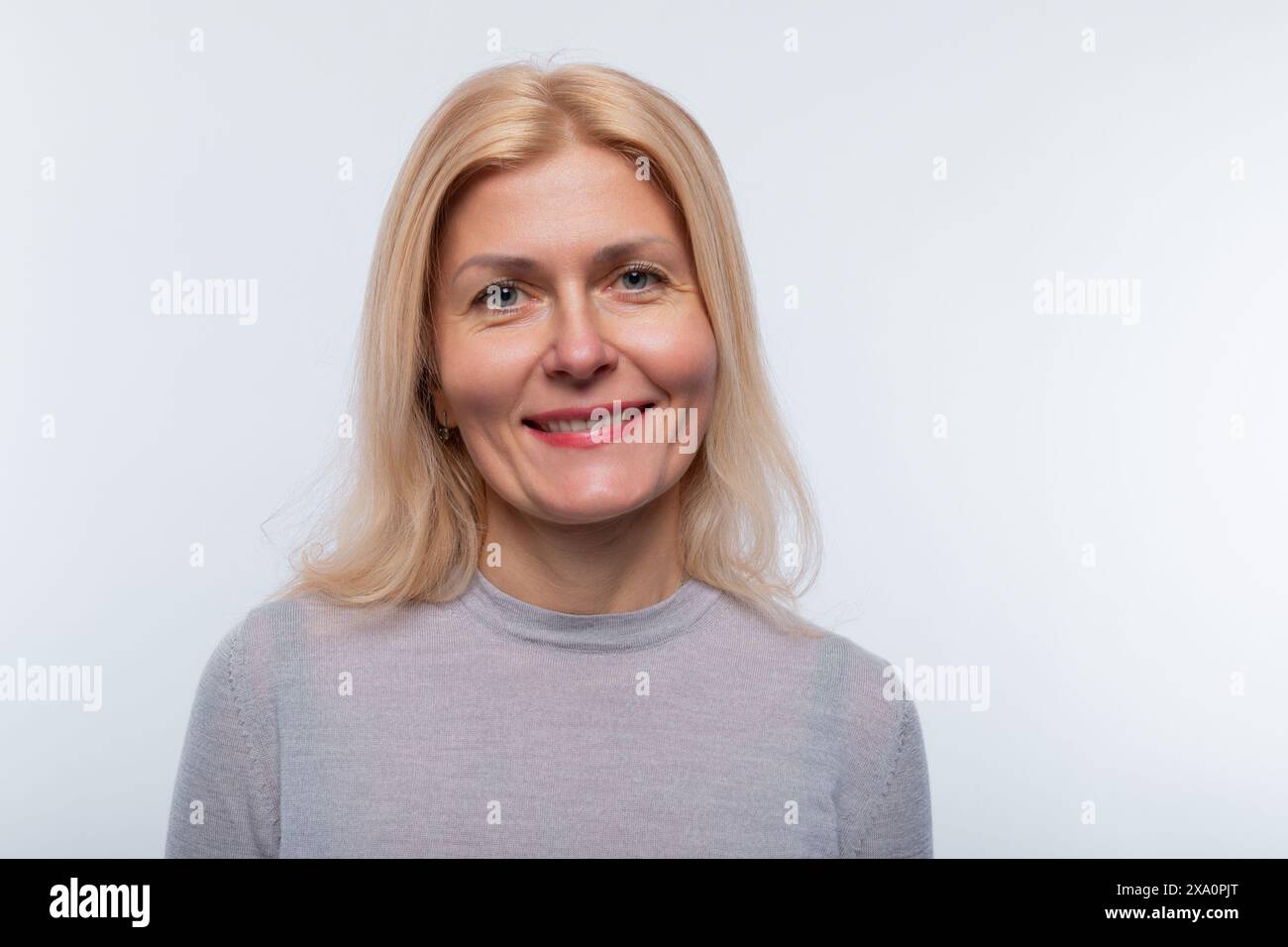 Smiling blonde woman wears hi-res stock photography and images - Alamy