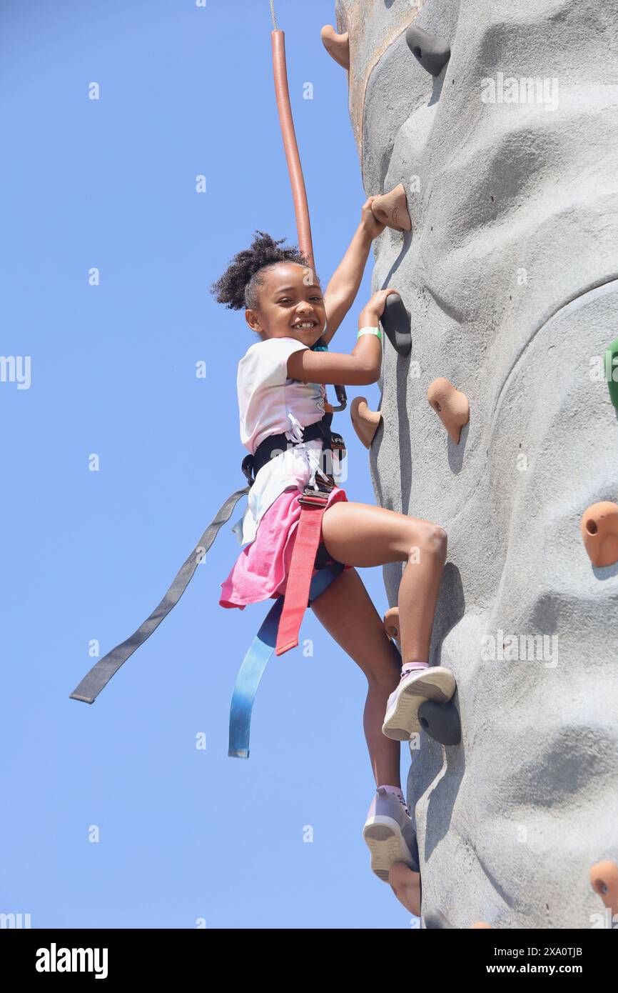 Girl rope harness hi-res stock photography and images - Alamy